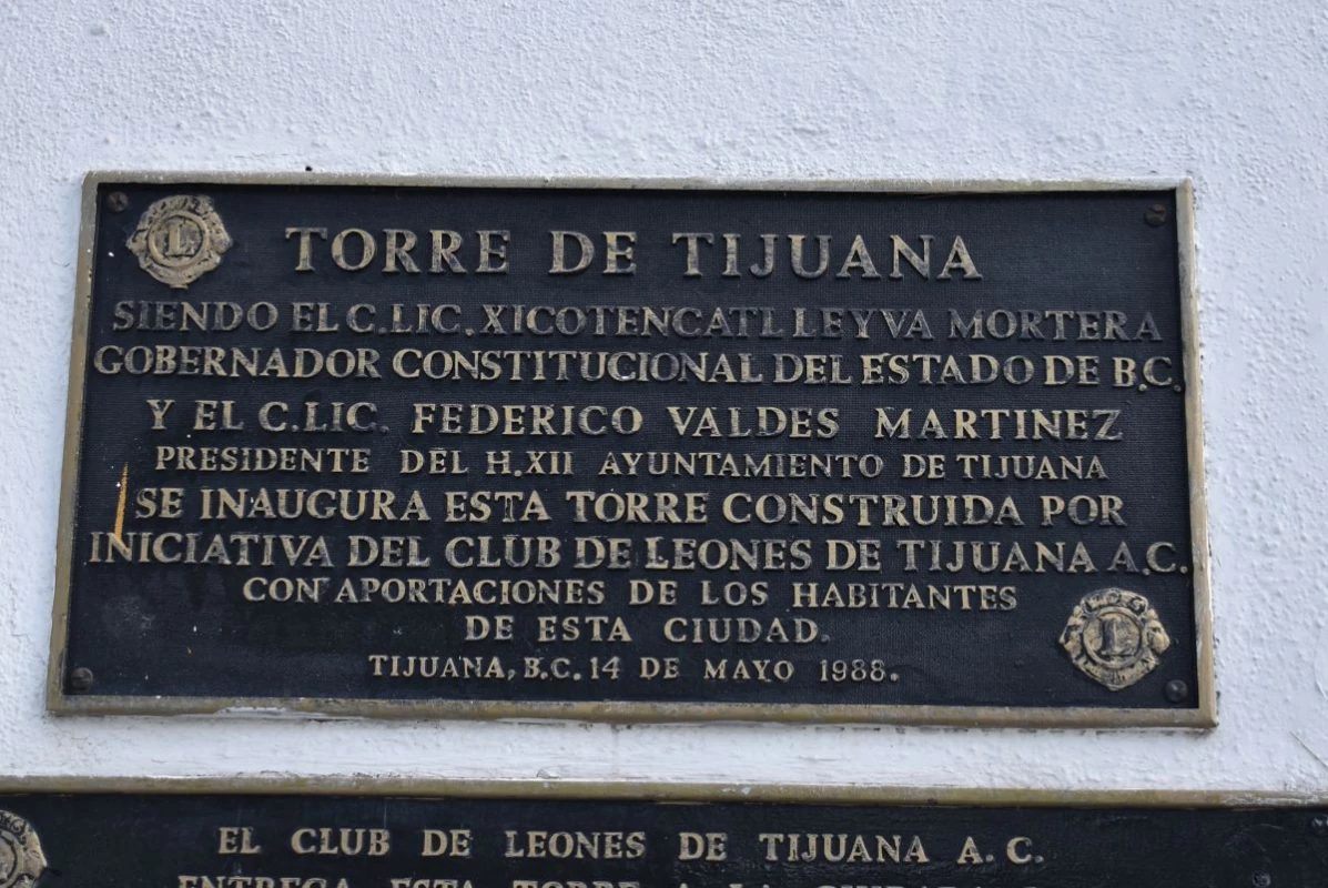 Torre Tijuana replica de la Torre Agua Caliente Monumentos, estatuas y ...