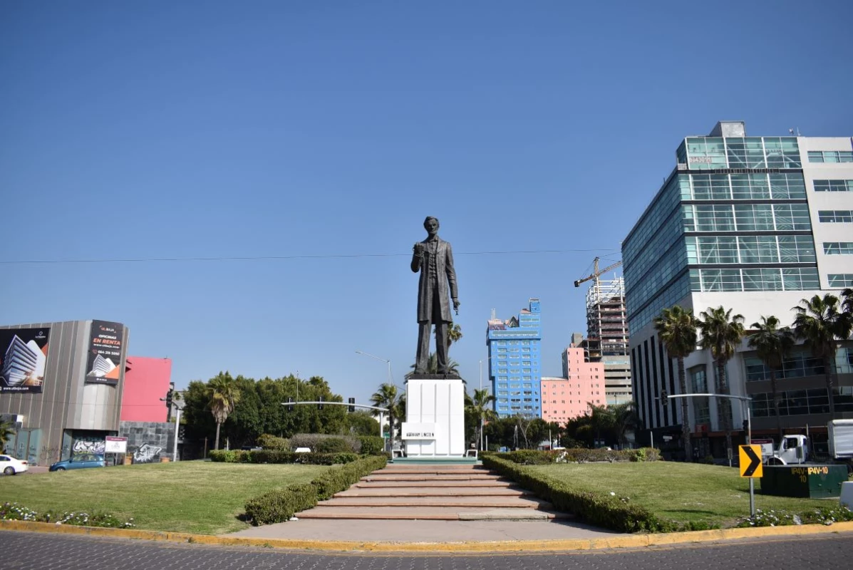 Monumento a Abraham Lincoln Monumentos, estatuas y fuentes en Tijuana
