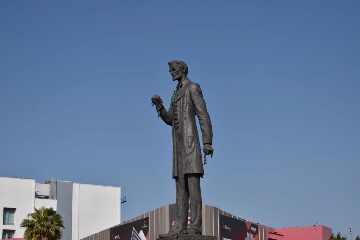 Monumento a Abraham Lincoln Monumentos, estatuas y fuentes en Tijuana